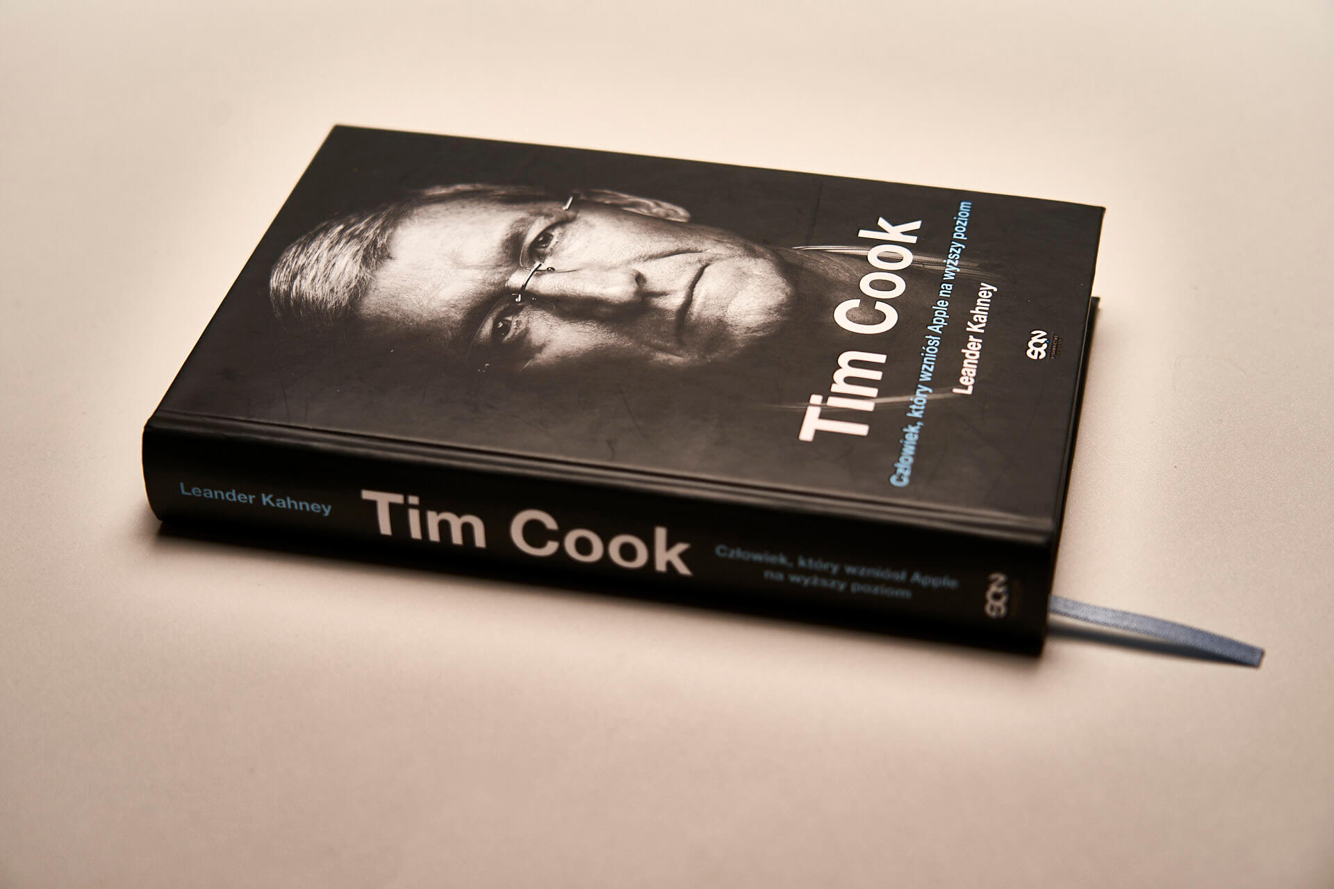 „Tim Cook” – poznaj inną historię Apple. Recenzja książki | Mój Mac